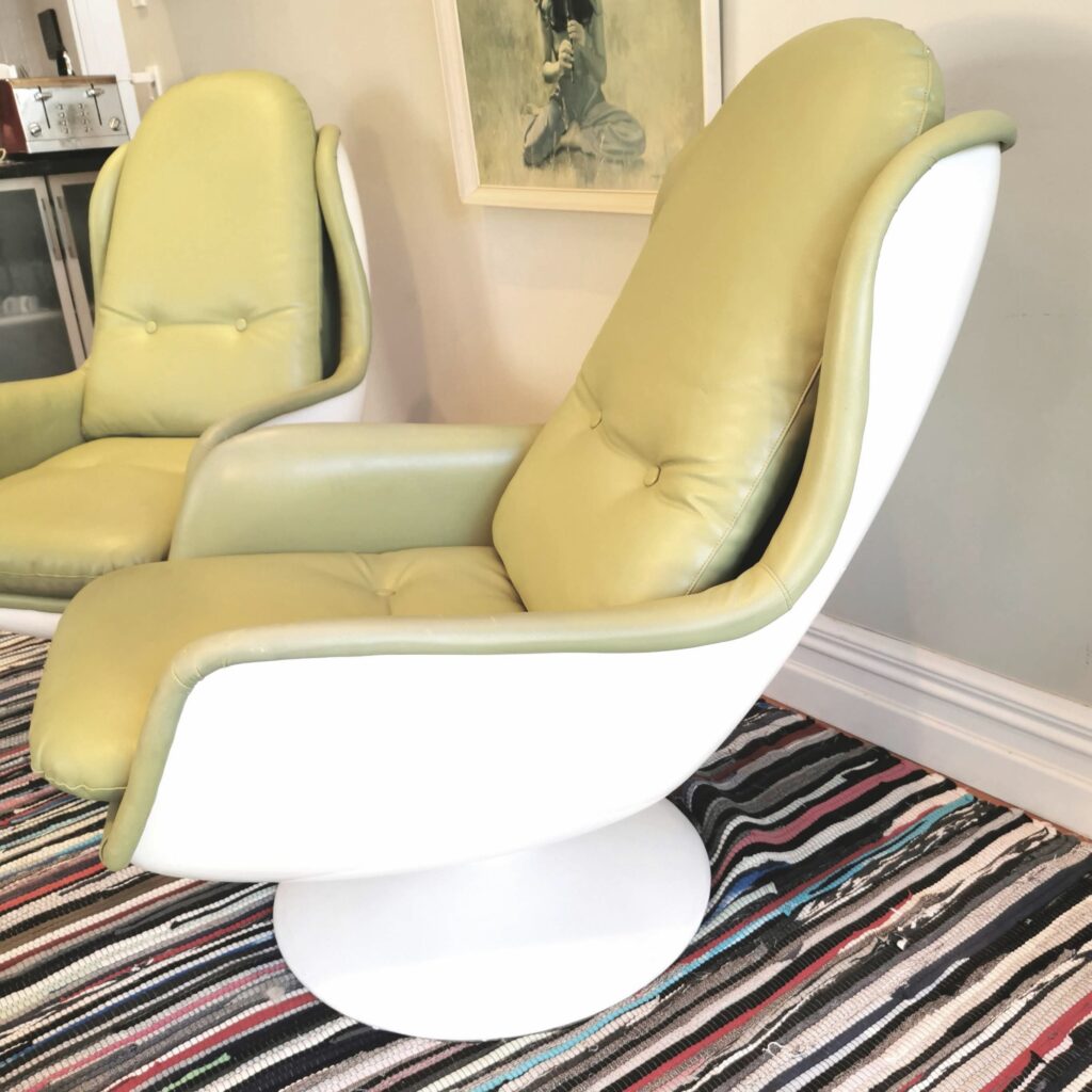 Retro Egg Swivel Chair B - Vintage Recycled
